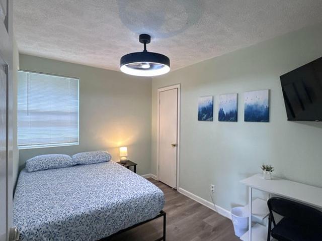 Newly Renovated Rooms Walk to Walmart & Transit –