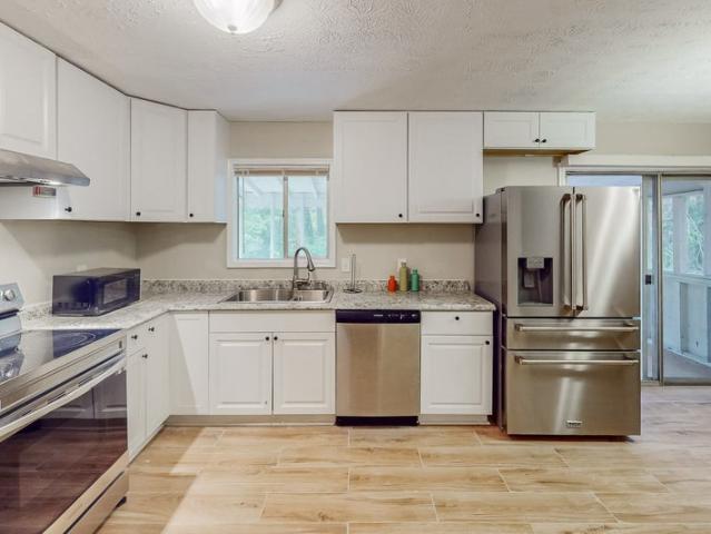 Newly Renovated Riverdale Home with Dining area an
