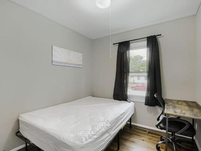 Newly Renovated Workforce Housing in Sauk Village | Fast WiFi & Furnished Rooms| Washer & Dryer