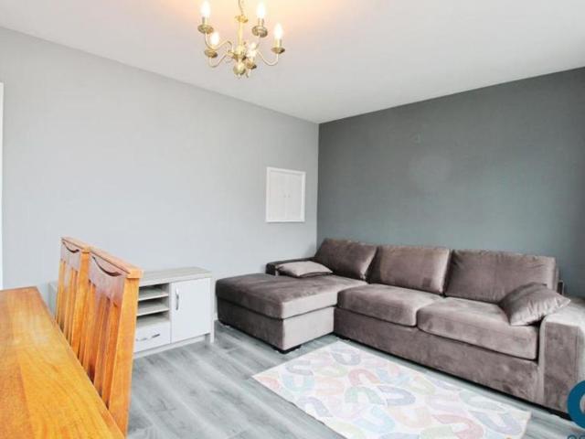 Newly renovated two bedroom, furnished flat!