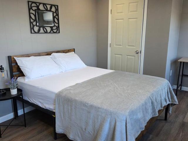 Newly renovatedfully furnished large BRall utilit