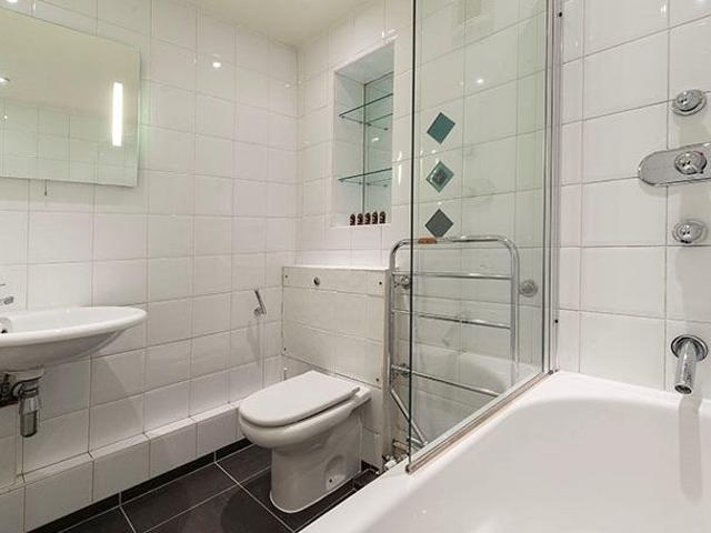 Newly redecorated one bedroom apartment located in Chelsea, SW3