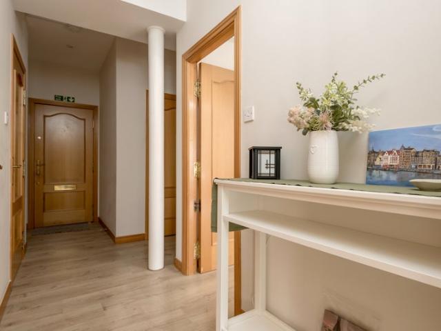 Newly refurbed, move in ready flat near The Shore