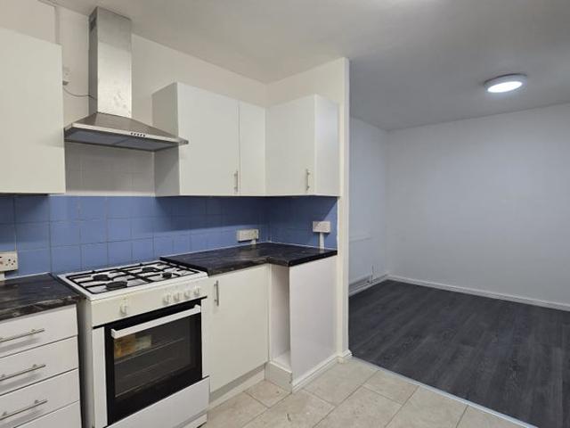 Newly Refurbished 4 Bed Maisonette Garden flat