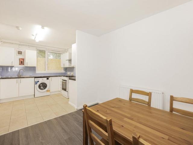 Newly Refurbished 4 Bed Maisonette With Garden