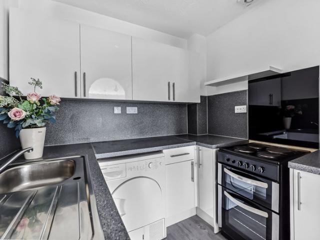 Newly Refurbished 1 Bedroom Property DA8 Area