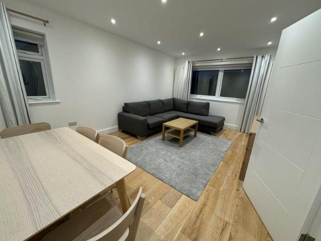 Newly Refurbished 2 Bedroom Ealing