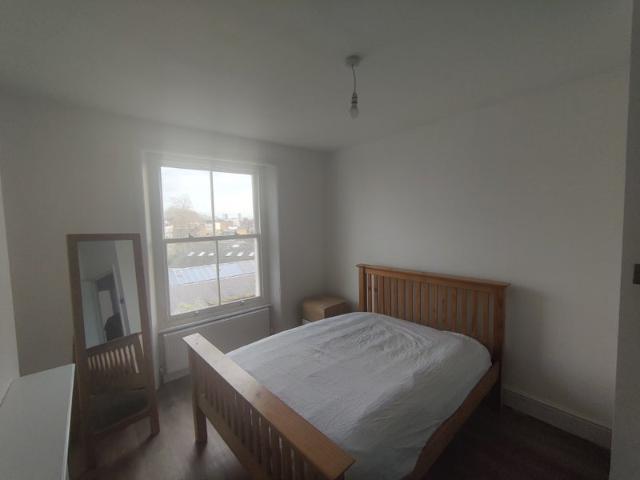 Newly Refurbished 2 Bedroom Flat