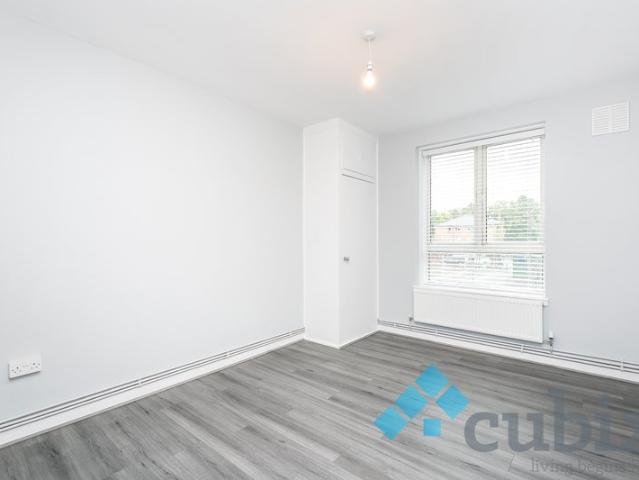 Newly refurbished 2 bedroom flat in se1 zone 1