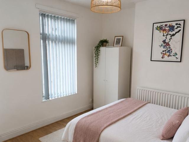 Newly Refurbished 3 Bed House, Kelso Road, L6