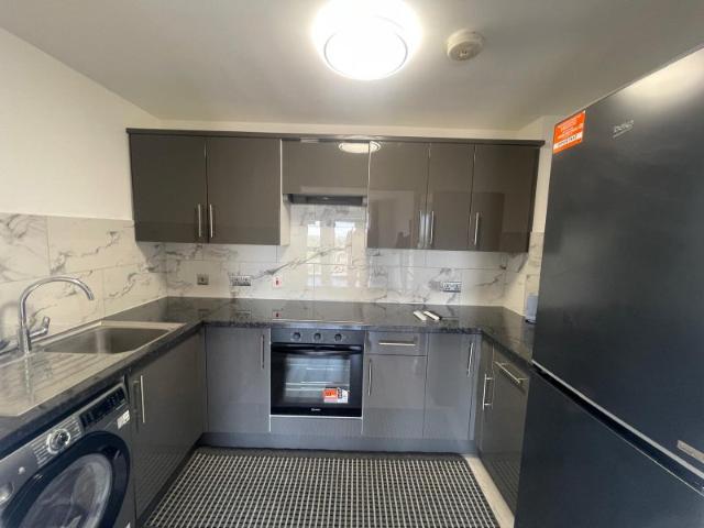 Newly Refurbished 3 bedroom flat in Croydon