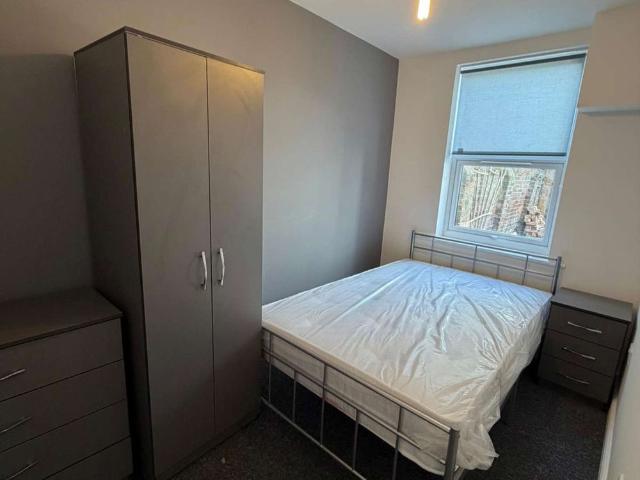 NEWLY REFURBISHED EN SUITE ROOMS Room 4