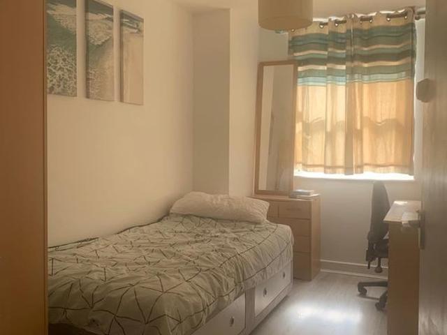 Newly refurbished flat a must see!