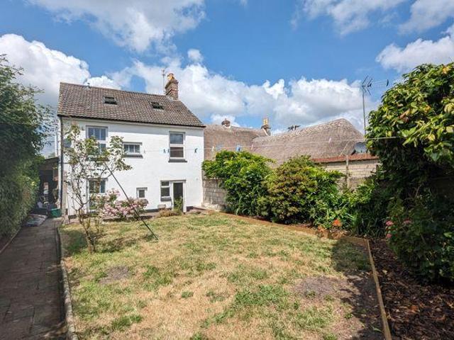 NEWLY REFURBISHED HOUSE WITH LARGE. 4 bed house to rent £1,850 pcm £427 pw