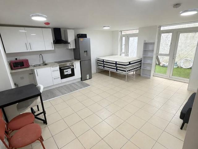 Newly Refurbished Large Studio with Private Garden