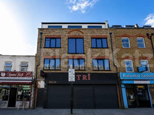 Newly refurbished penthouse located on Bethnal Green Road