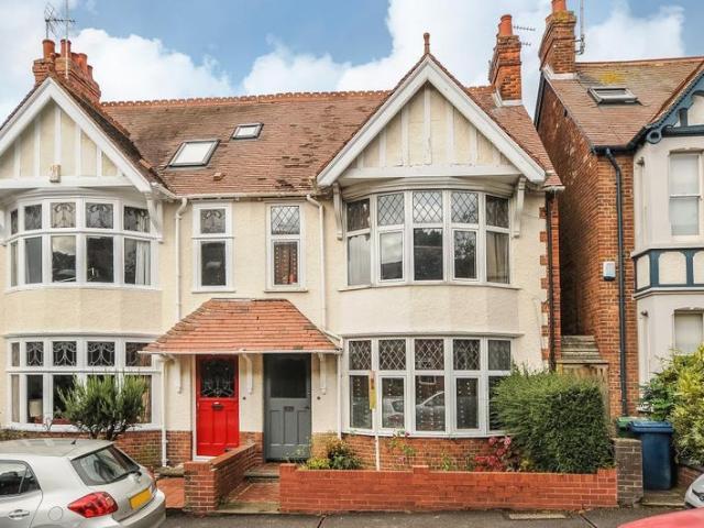 Newly refurbished studio with garden room