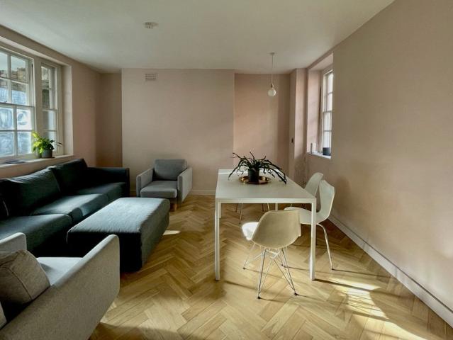 Newly refurbished SW1 Grade 2 listed apartment