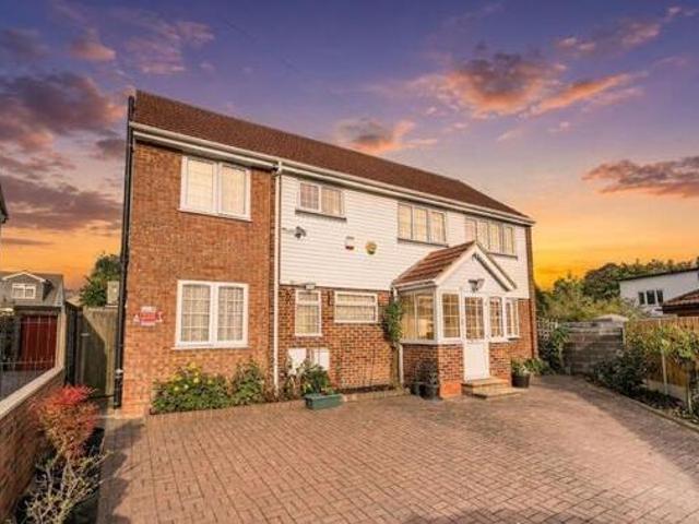 Newlyn Close, Uxbridge, 4 Bedroom Detached