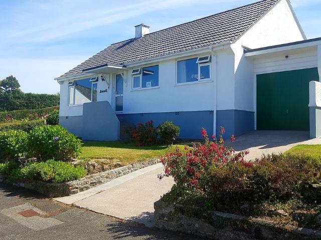 Newlyn, Penzance TR18, 3 bed bungalow to rent, £1,200 pcm | PrimeLocation