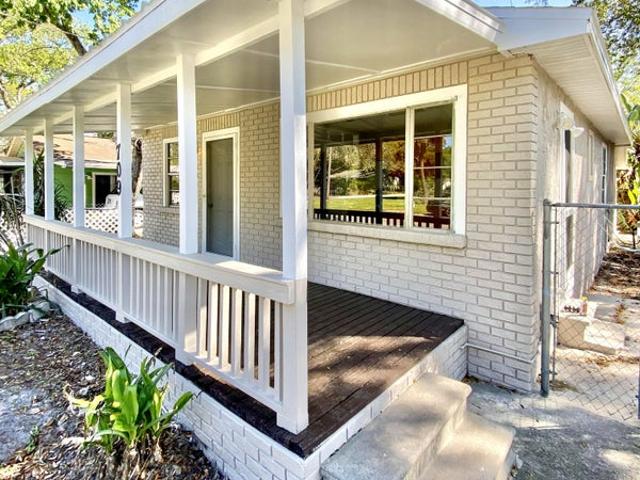 Newlyrenovated & comfy Tampa Bungalow with your ow