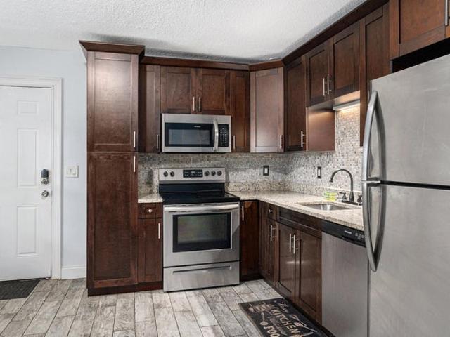 Newlyrenovated & comfy Tampa Duplex Multiplex wit