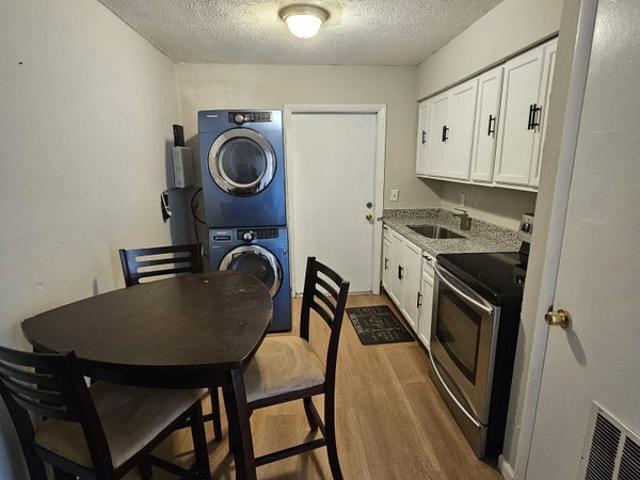 Newlyrenovated & comfy Tampa Duplex Multiplex wit