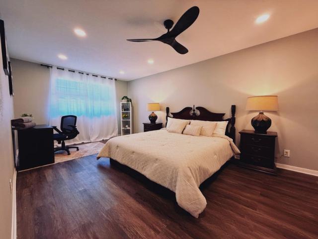 Newlyrenovated & Comfy Beaumont Near Shops & Dinin