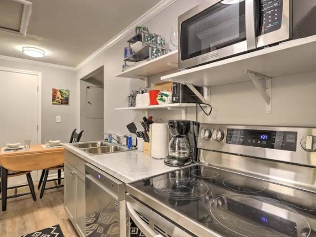 Newlyrenovated & comfy Duplex across from Lake Spi
