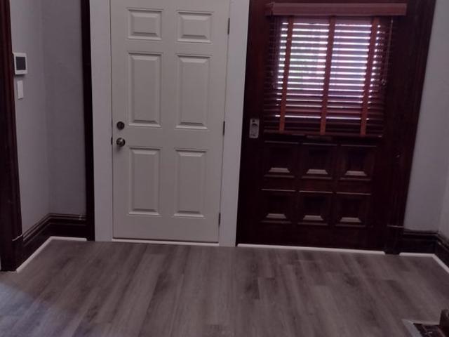 Newlyrenovated & comfy St. Louis House with Dining