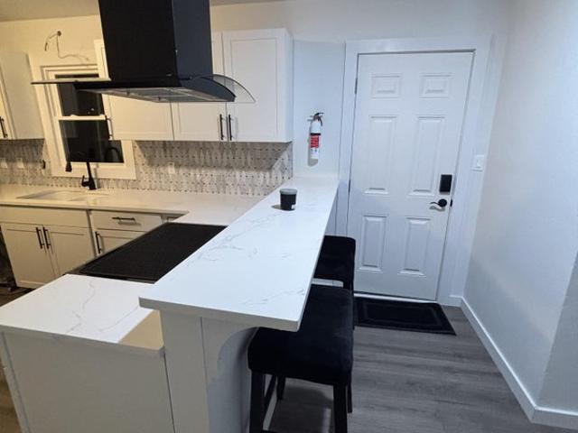 Newlyrenovated & comfy Stockbridge house with back