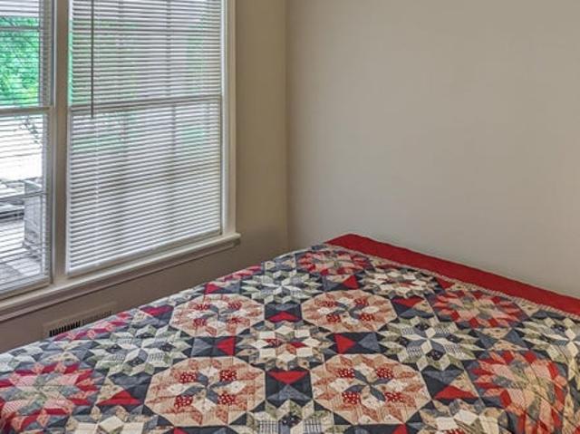 Newlyrenovated & comfy Stone Mountain House High s
