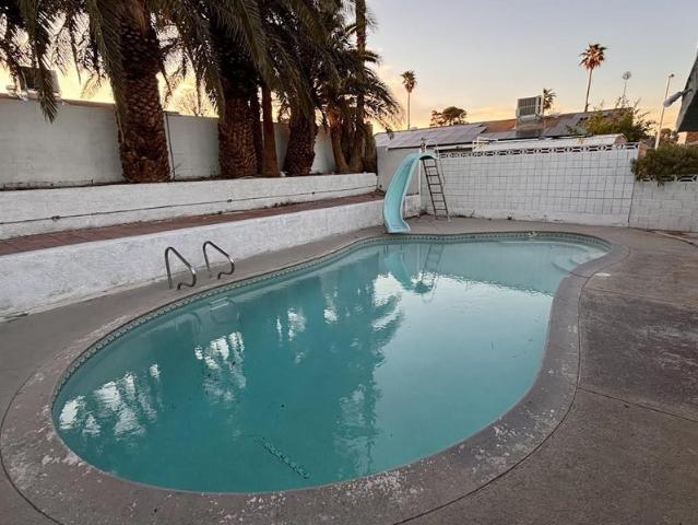 Newlyrenovated & cozy Las Vegas House with Workspa