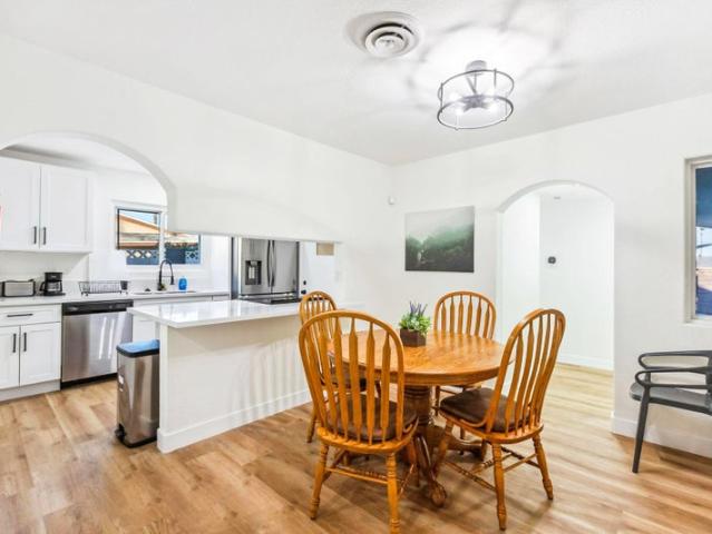 Newlyrenovated close to Public Transportation & Gr