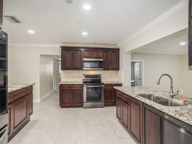 Newlyrenovated & highquality Tampa House with Dini
