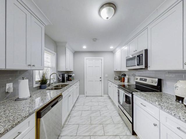 Newlyrenovated & highquality Atlanta Home! Top of
