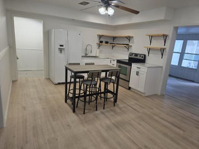 Newlyrenovated & highquality Bradenton House with