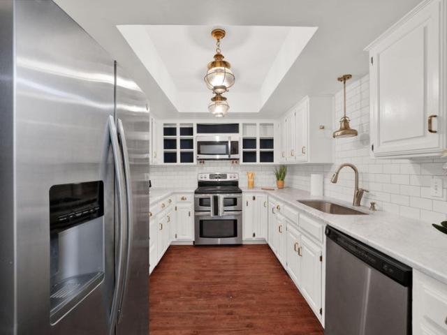 Newlyrenovated & highquality Duncanville House wit