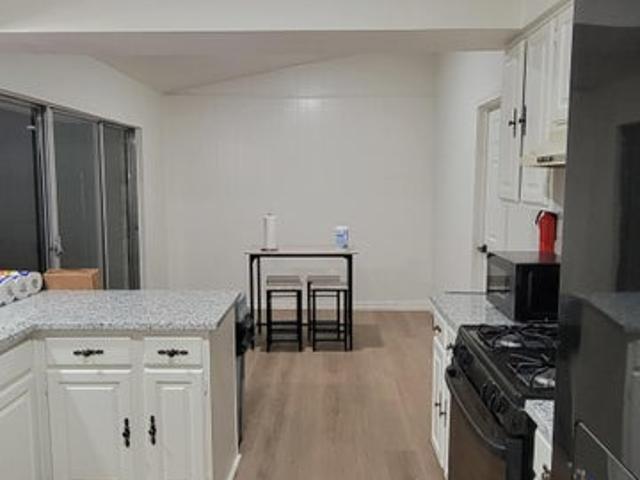 Newlyrenovated & highquality Garland House with Ba
