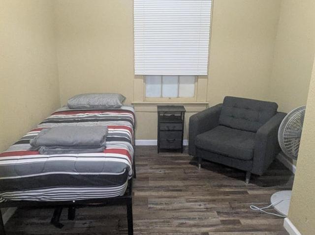 Newlyrenovated & homey Jacksonville House with por