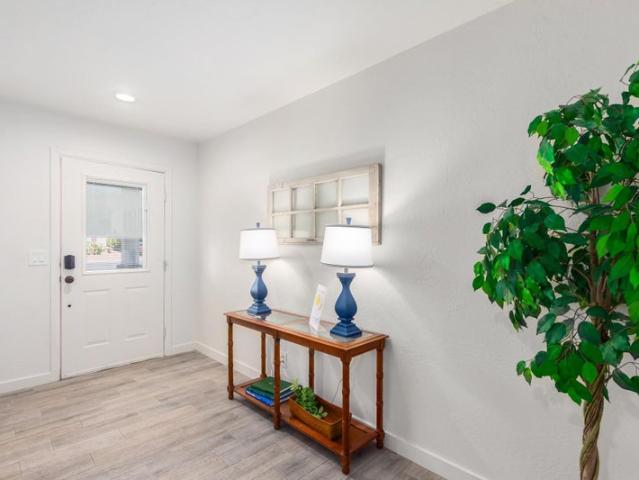 NewlyRenovated & Homey Phoenix House With Backyard