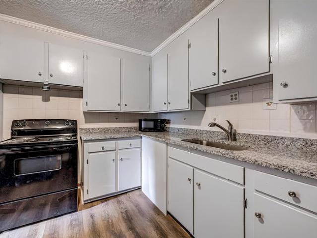 Newlyrenovated Jacksonville House with Large Enclo