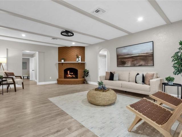 Newlyrenovated & modern Orlando House with Backyar