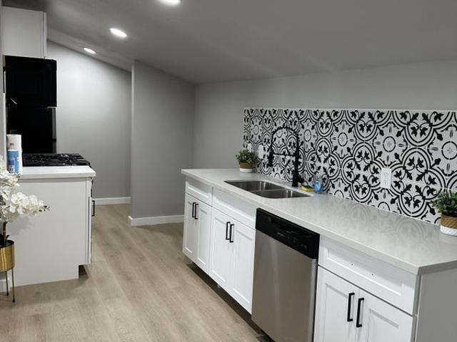 NewlyRenovated & Spacious Houston Multiplex with E