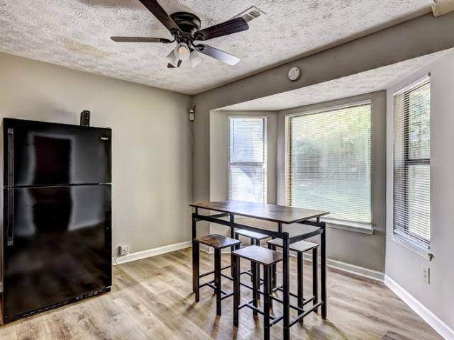 Newlyrenovated & spacious Jonesboro House with Din