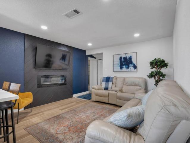 Newlyrenovated & spacious Las Vegas House Near the