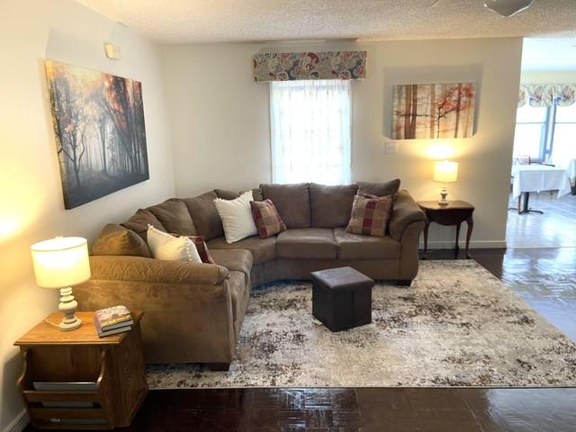 Newlyrenovated & spacious Loganville House with Pa