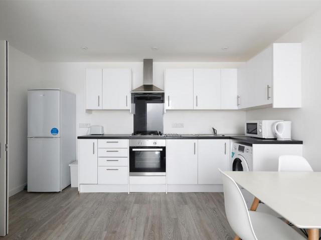 Newmarket Terrace, Brighton 2 bed flat to rent £1,700 pcm £392 pw