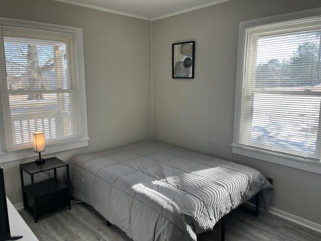 Newnan home near I, downtown, etc. Flat screen TV