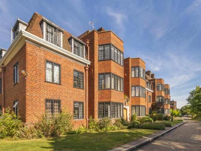 Newnham House, Manor Fields, 2 Bedroom Flat